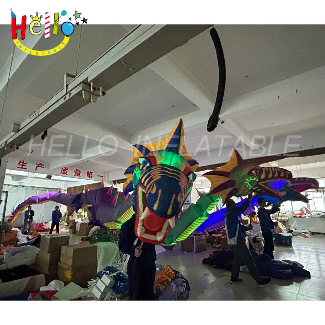 Dragon gonflable à trois têtes - Hello Inflatables